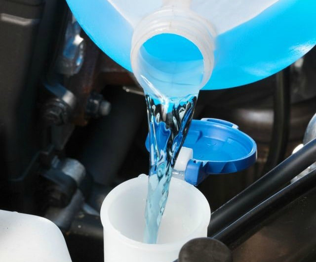 How to top up windscreen wash on a BMW X4 - Car Ownership - AutoTrader