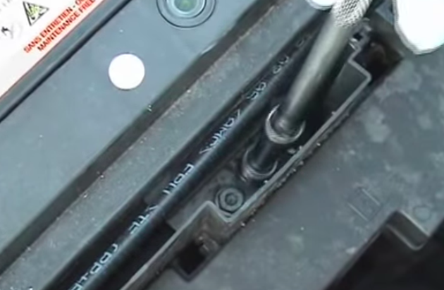 How to replace the car battery on a Renault Duster - Car Ownership ...