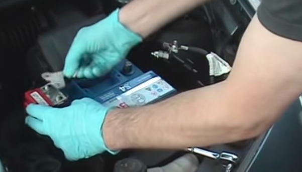 How to replace the car battery on a Renault Duster - Car Ownership ...