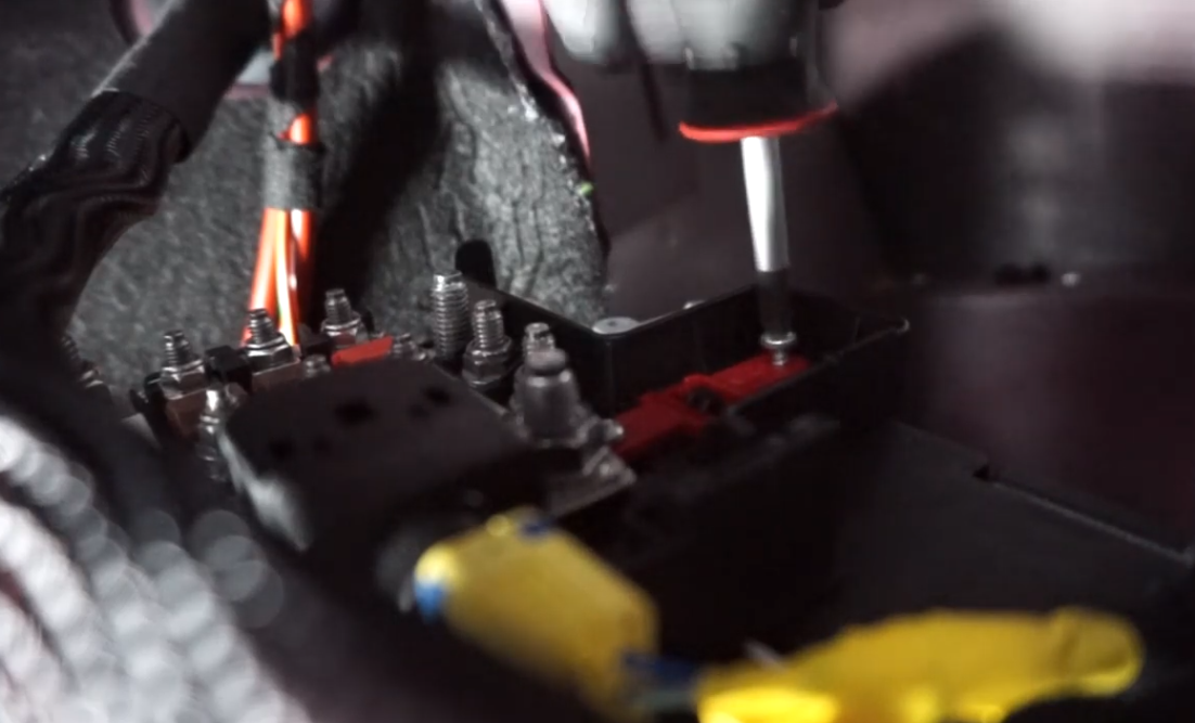 How to replace the car battery on a Alfa Romeo Giulia - Car Ownership ...